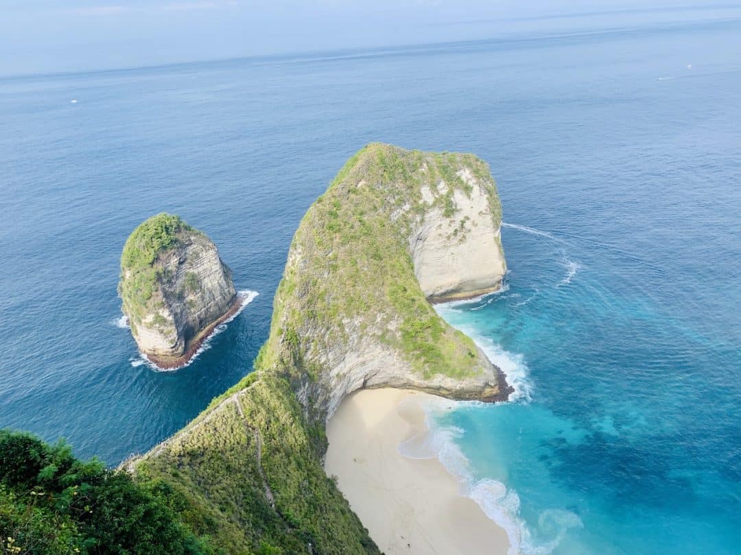 A Guide to Crystal Bay Beach of Nusa Penida | The Perfect Sunset