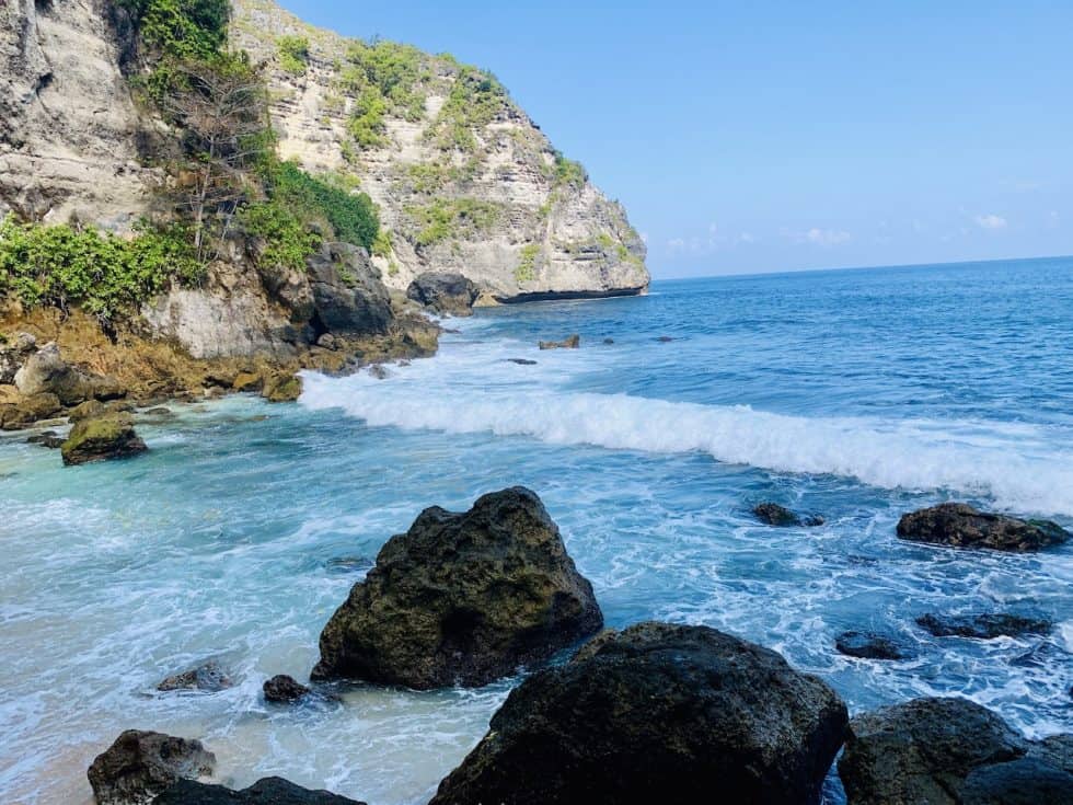The BEAUTIFUL Tembeling Beach, Forest & Natural Pools of Nusa Penida