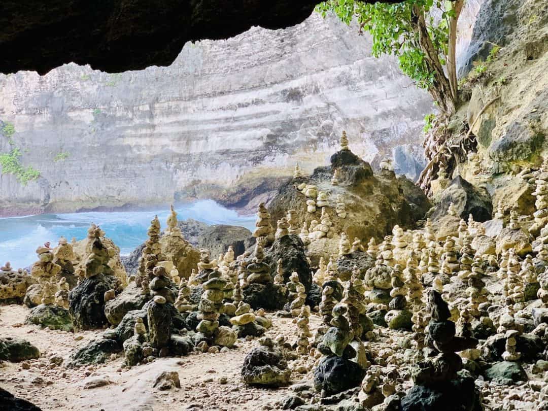 The BEAUTIFUL Tembeling Beach, Forest & Natural Pools of Nusa Penida