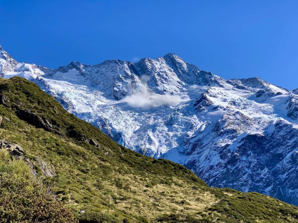 A Sealy Tarns Track Hiking Guide of Mount Cook National Park + MAP