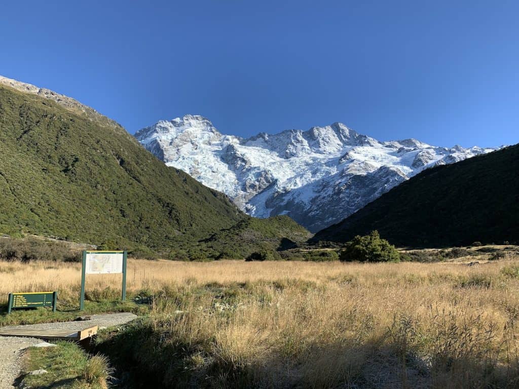 A Sealy Tarns Track Hiking Guide of Mount Cook National Park + MAP