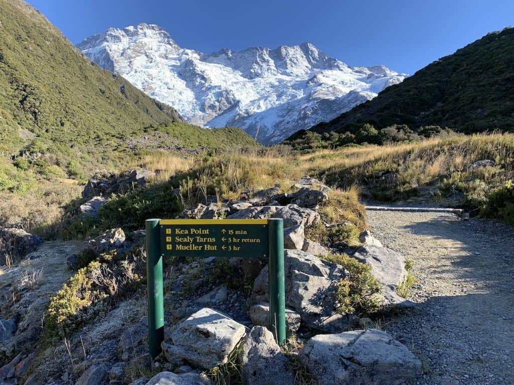 A Sealy Tarns Track Hiking Guide of Mount Cook National Park + MAP