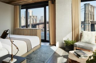 Visiting Pebble Beach at Brooklyn Bridge Park Dumbo | NYC Skyline Views