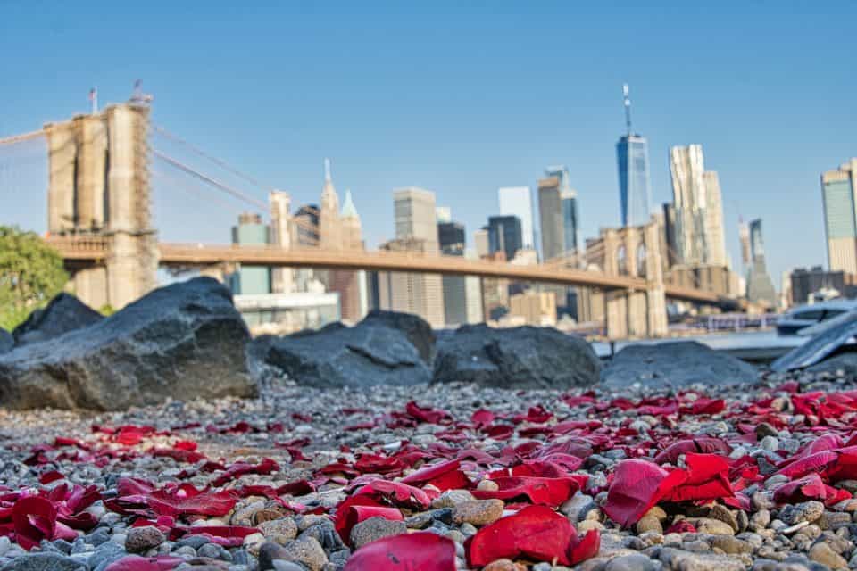 Visiting Pebble Beach at Brooklyn Bridge Park Dumbo | NYC Skyline Views