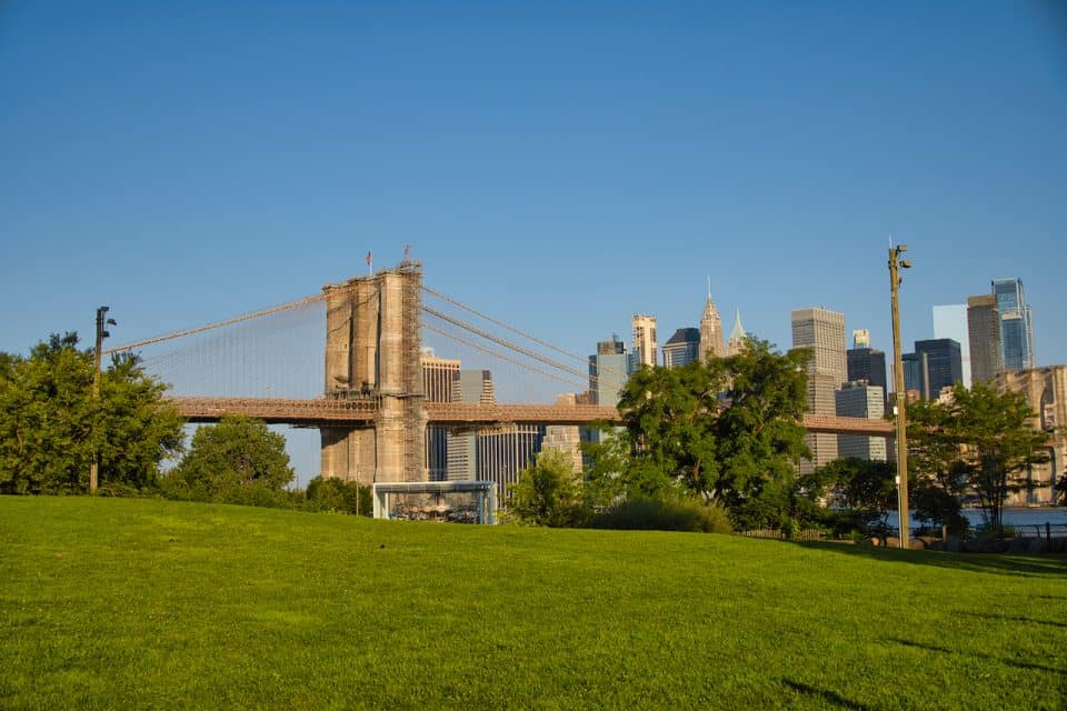 Visiting Pebble Beach at Brooklyn Bridge Park Dumbo | NYC Skyline Views