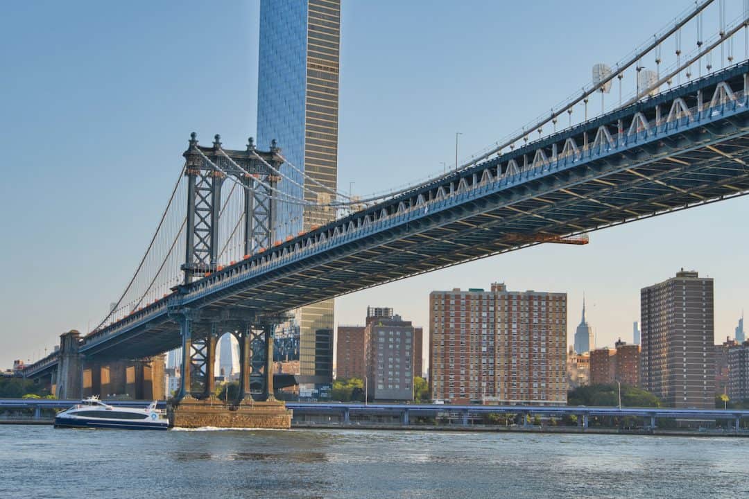 Visiting Pebble Beach at Brooklyn Bridge Park Dumbo | NYC Skyline Views