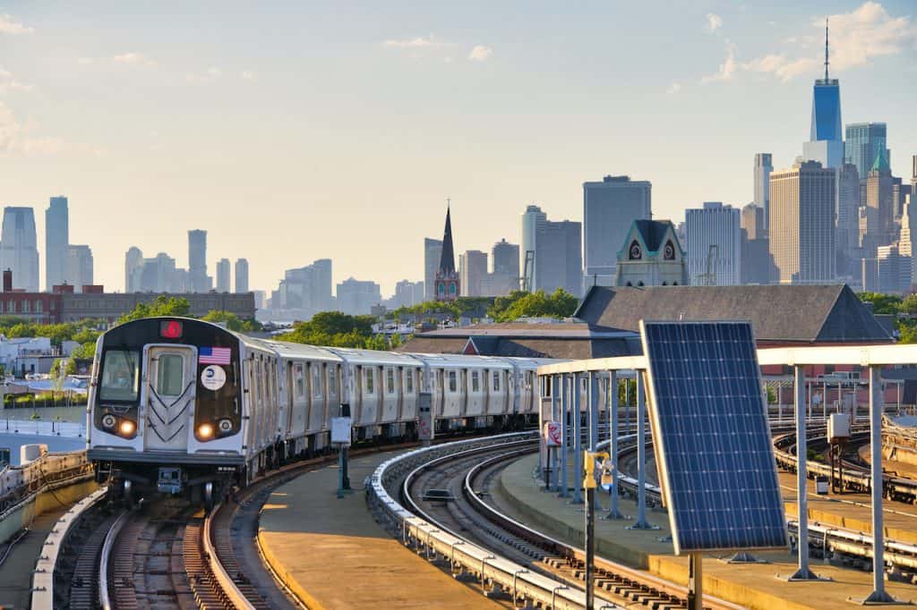 How to Get to the Brooklyn Bridge | Walkway Directions | TripTins