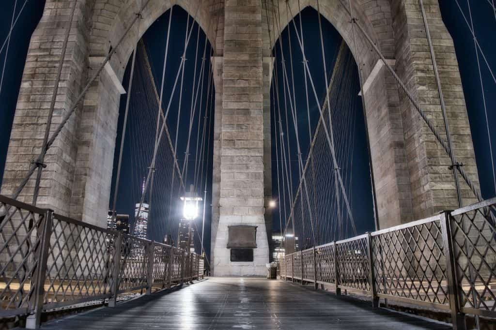 A Brooklyn Bridge at Night Experience + Photography | TripTins