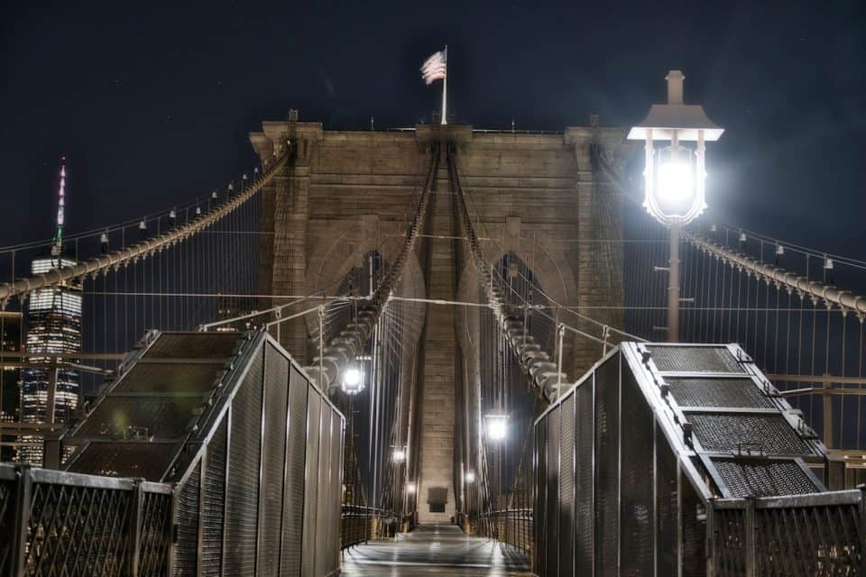 A Brooklyn Bridge at Night Experience + Photography | TripTins
