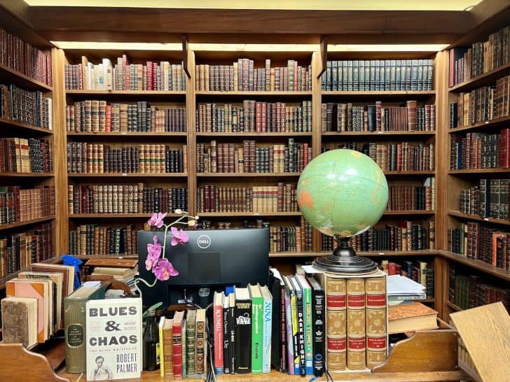 16 LOVELY Bookstores in Manhattan to Visit | Best NYC Bookstores