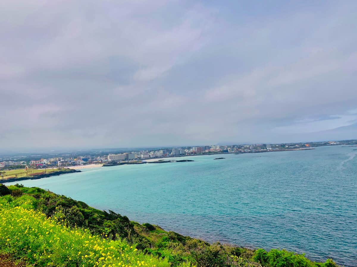 The Beautiful Hamdeok Beach of Jeju Island (Complete Guide)