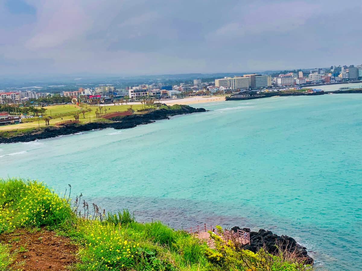 The Beautiful Hamdeok Beach of Jeju Island (Complete Guide)