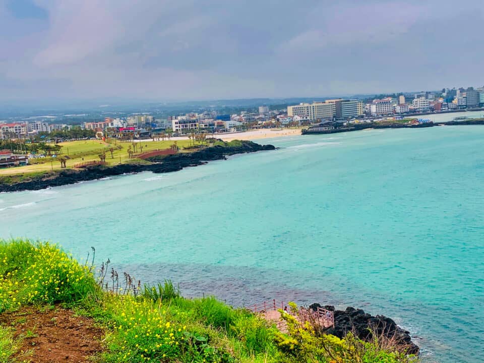 The Beautiful Hamdeok Beach of Jeju Island (Complete Guide)