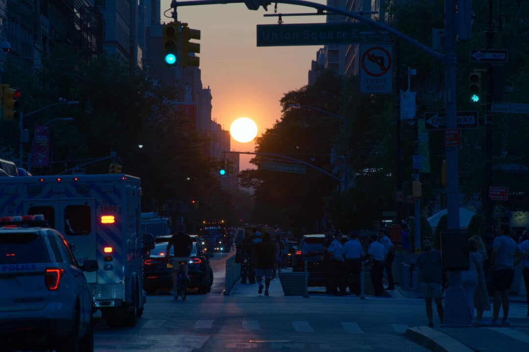 Manhattanhenge 2023 Complete Guide (When & Where to See Sunset)