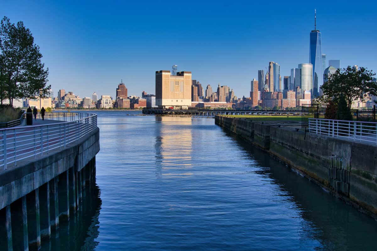 Jersey City Waterfront Walkway (Views of NYC from NJ)