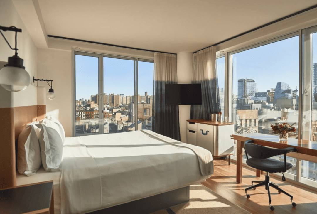 The 11 Best Hotels with Floor to Ceiling Windows in NYC (Amazing Views!)
